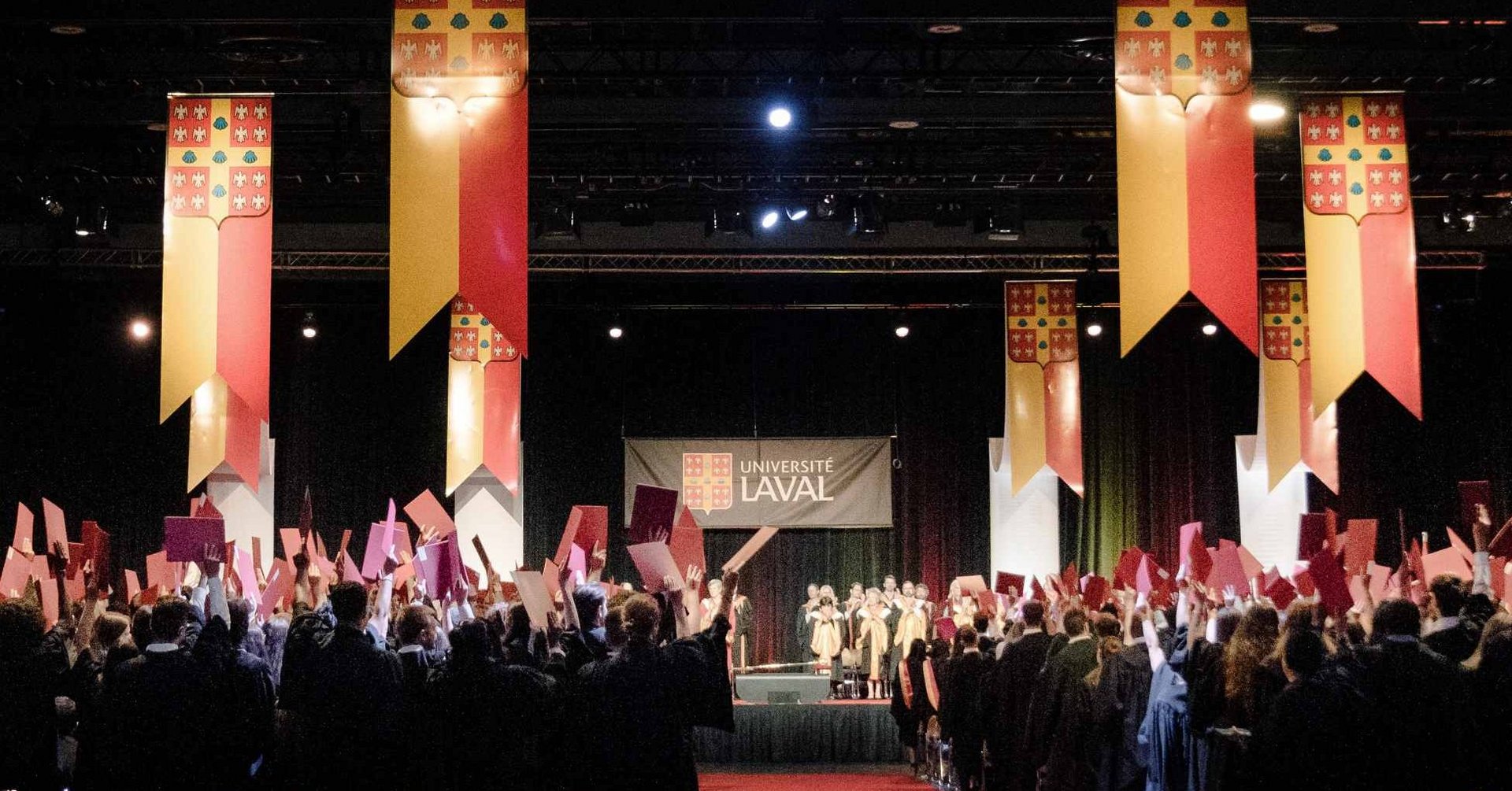 Célébrer la fin d'une grande étape avec la collation des grades 2025 ...